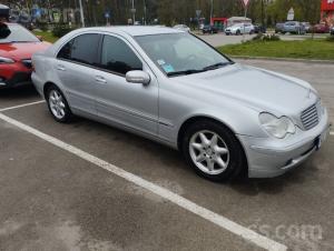 Mercedes-Benz c-220 2002 in Jurmala, with an engine capacity of 2.20 L and mileage of 281 thousand km for 1700 €, photo 3 on AUTOMOTO.COM.LV