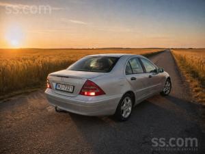 Mercedes-Benz c-220 2002 Rīga, ar dzinēja tilpumu 2.20 L un nobraukumu 350 tūkst. km par 2000 €, foto 3 vietnē AUTOMOTO.COM.LV