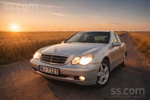 Mercedes-Benz c-220 2002 Rīga, ar dzinēja tilpumu 2.20 L un nobraukumu 350 tūkst. km par 2000 €, foto 4 vietnē AUTOMOTO.COM.LV