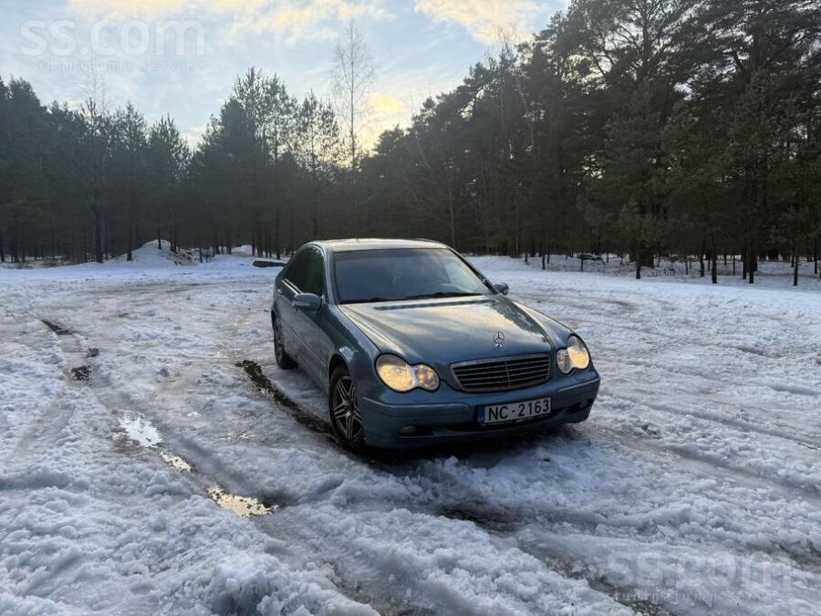 Mercedes-Benz c-220 2003 in Liepaja, with an engine capacity of 2.20 L and mileage of 382 thousand km for 1500 €, photo 1 on AUTOMOTO.COM.LV