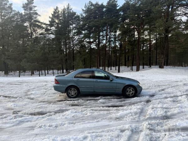 Mercedes-Benz c-220 2003 in Liepaja, with an engine capacity of 2.20 L and mileage of 382 thousand km for 1500 €, photo 2 on AUTOMOTO.COM.LV