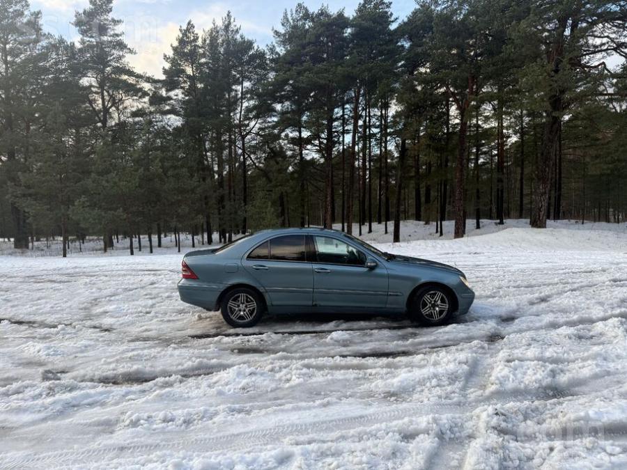 Mercedes-Benz c-220 2003 in Liepaja, with an engine capacity of 2.20 L and mileage of 382 thousand km for 1500 €, photo 2 on AUTOMOTO.COM.LV