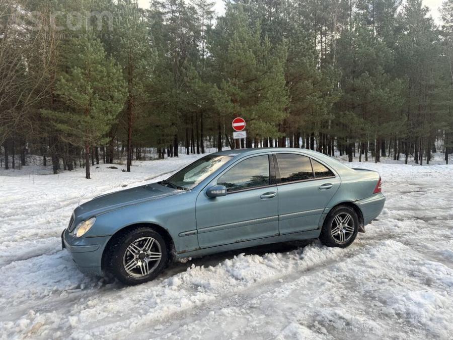 Mercedes-Benz c-220 2003 in Liepaja, with an engine capacity of 2.20 L and mileage of 382 thousand km for 1500 €, photo 3 on AUTOMOTO.COM.LV