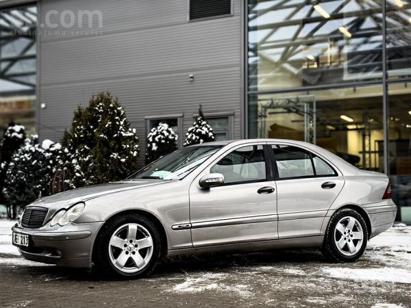 Mercedes-Benz c-220 2003 in Riga, with an engine capacity of 2.20 L and mileage of 319 thousand km for 2500 €, photo 2 on AUTOMOTO.COM.LV