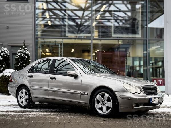 Mercedes-Benz c-220 2003 in Riga, with an engine capacity of 2.20 L and mileage of 319 thousand km for 2500 €, photo 7 on AUTOMOTO.COM.LV