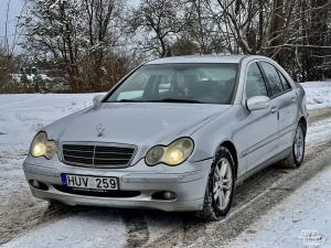 Mercedes-Benz c-220 2003 Viļņa, ar dzinēja tilpumu 2.20 L un nobraukumu 355 tūkst. km par 2250 €, foto 2 vietnē AUTOMOTO.COM.LV