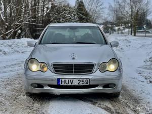 Mercedes-Benz c-220 2003 Viļņa, ar dzinēja tilpumu 2.20 L un nobraukumu 355 tūkst. km par 2250 €, foto 3 vietnē AUTOMOTO.COM.LV