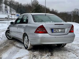 Mercedes-Benz c-220 2003 Viļņa, ar dzinēja tilpumu 2.20 L un nobraukumu 355 tūkst. km par 2250 €, foto 7 vietnē AUTOMOTO.COM.LV