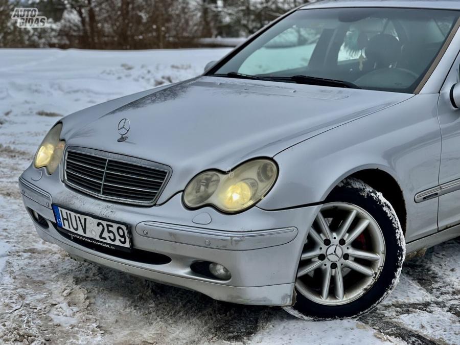 Mercedes-Benz c-220 2003 Viļņa, ar dzinēja tilpumu 2.20 L un nobraukumu 355 tūkst. km par 2250 €, foto 11 vietnē AUTOMOTO.COM.LV