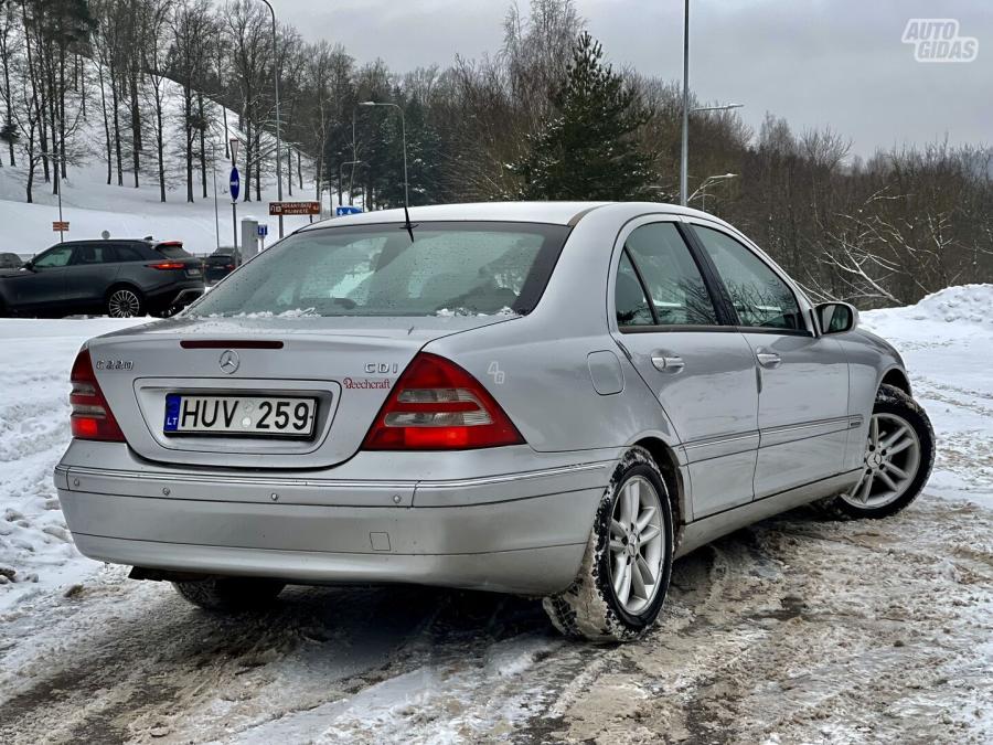 Mercedes-Benz c-220 2003 Viļņa, ar dzinēja tilpumu 2.20 L un nobraukumu 355 tūkst. km par 2250 €, foto 14 vietnē AUTOMOTO.COM.LV
