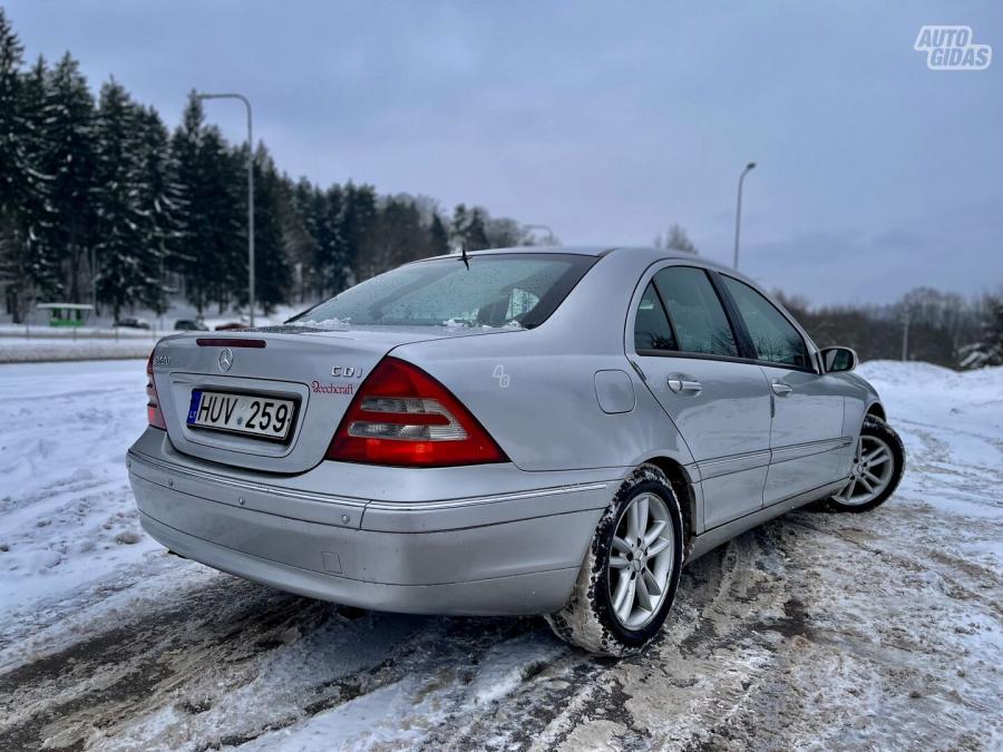 Mercedes-Benz c-220 2003 Viļņa, ar dzinēja tilpumu 2.20 L un nobraukumu 355 tūkst. km par 2250 €, foto 15 vietnē AUTOMOTO.COM.LV