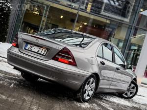 Mercedes-Benz c-220 2003 Rīga, ar dzinēja tilpumu 2.20 L un nobraukumu 319 tūkst. km par 1890 €, foto 7 vietnē AUTOMOTO.COM.LV