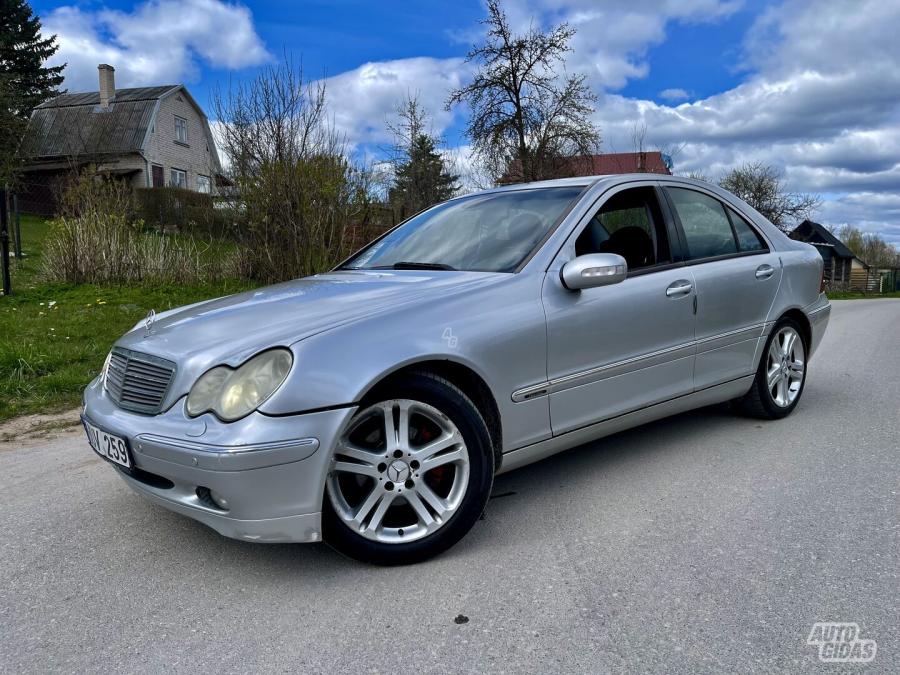 Mercedes-Benz c-220 2003 in Vilnius, with an engine capacity of 2.20 L and mileage of 350 thousand km for 900 €, photo 1 on AUTOMOTO.COM.LV