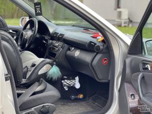 Mercedes-Benz c-220 2003 in Vilnius, with an engine capacity of 2.20 L and mileage of 350 thousand km for 900 €, photo 4 on AUTOMOTO.COM.LV