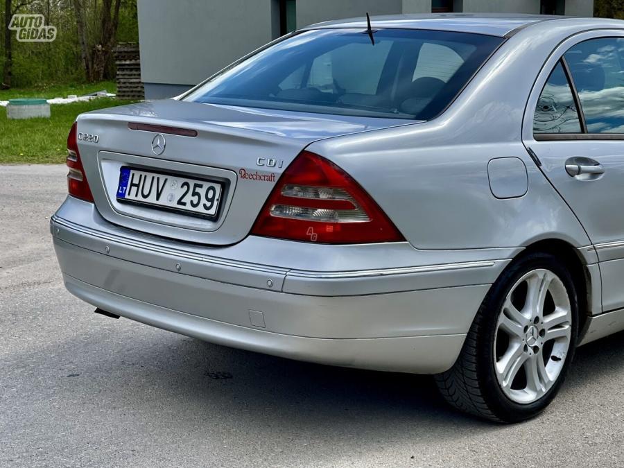 Mercedes-Benz c-220 2003 in Vilnius, with an engine capacity of 2.20 L and mileage of 350 thousand km for 900 €, photo 5 on AUTOMOTO.COM.LV