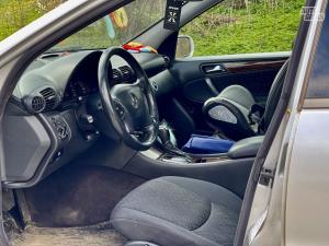 Mercedes-Benz c-220 2003 in Vilnius, with an engine capacity of 2.20 L and mileage of 350 thousand km for 900 €, photo 7 on AUTOMOTO.COM.LV