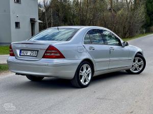 Mercedes-Benz c-220 2003 in Vilnius, with an engine capacity of 2.20 L and mileage of 350 thousand km for 900 €, photo 9 on AUTOMOTO.COM.LV