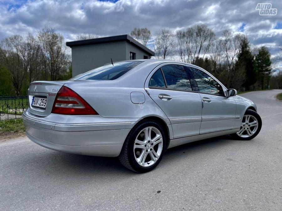 Mercedes-Benz c-220 2003 in Vilnius, with an engine capacity of 2.20 L and mileage of 350 thousand km for 900 €, photo 10 on AUTOMOTO.COM.LV