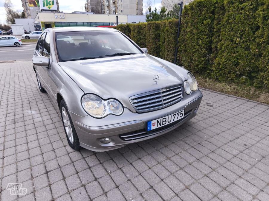 Mercedes-Benz c-220 2004 in Kaunas, with an engine capacity of 2.20 L and mileage of 327 thousand km for 1700 €, photo 3 on AUTOMOTO.COM.LV