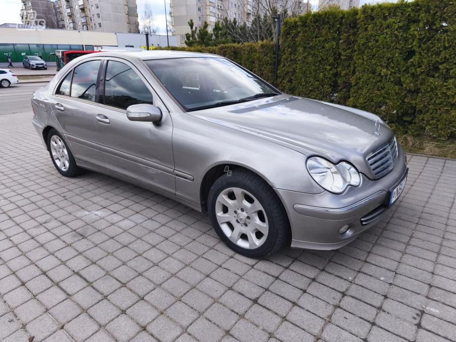 Mercedes-Benz c-220 2004 in Kaunas, with an engine capacity of 2.20 L and mileage of 327 thousand km for 1700 €, photo 7 on AUTOMOTO.COM.LV