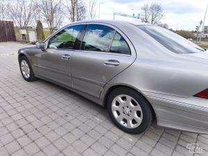 Mercedes-Benz c-220 2004 in Kaunas, with an engine capacity of 2.20 L and mileage of 327 thousand km for 1700 €, photo 8 on AUTOMOTO.COM.LV