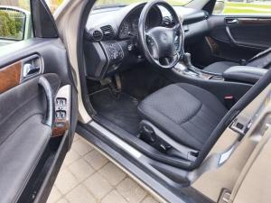Mercedes-Benz c-220 2004 in Kaunas, with an engine capacity of 2.20 L and mileage of 327 thousand km for 1700 €, photo 18 on AUTOMOTO.COM.LV