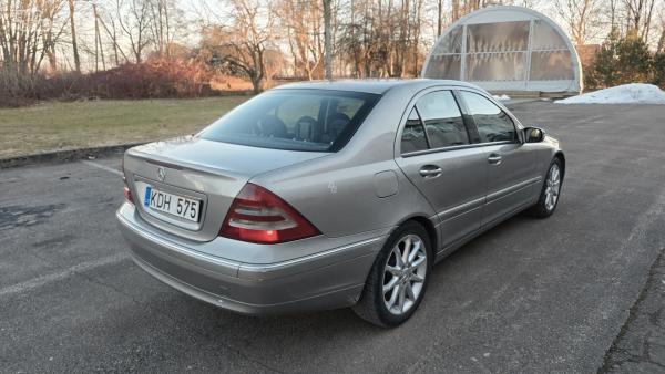 Mercedes-Benz c-220 2004 in Kretinga, with an engine capacity of 2.20 L and mileage of 360 thousand km for 1100 €, photo 5 on AUTOMOTO.COM.LV