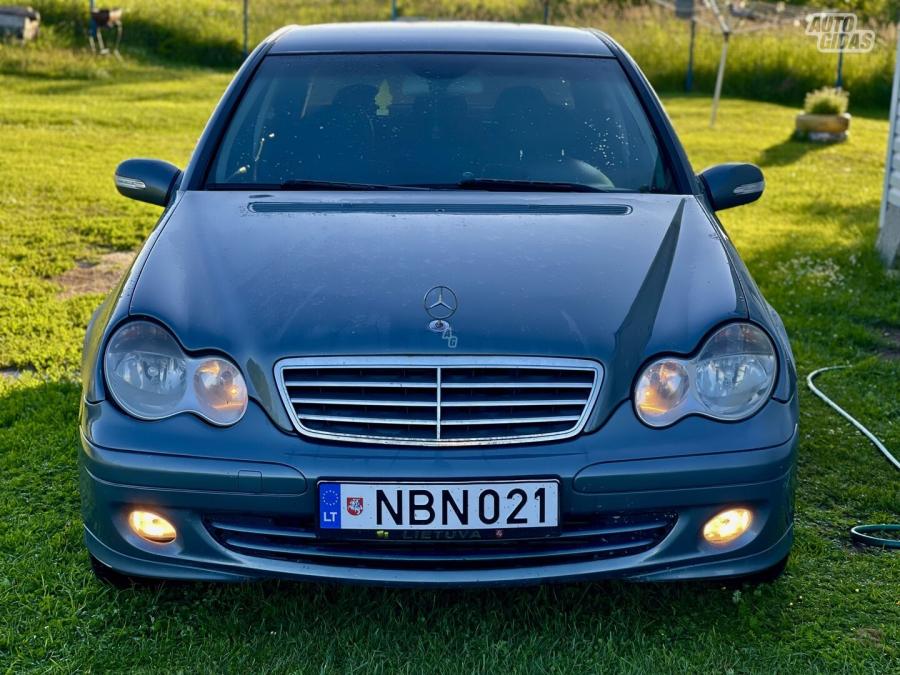 Mercedes-Benz c-220 2004 Viļņa, ar dzinēja tilpumu 2.20 L un nobraukumu 330 tūkst. km par 2200 €, foto 3 vietnē AUTOMOTO.COM.LV