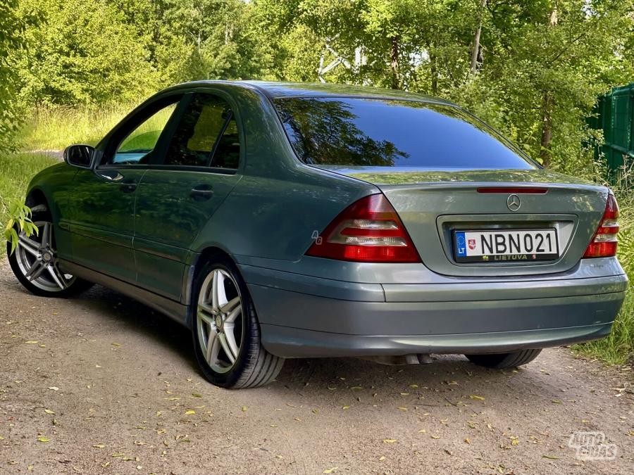 Mercedes-Benz c-220 2004 Viļņa, ar dzinēja tilpumu 2.20 L un nobraukumu 330 tūkst. km par 2200 €, foto 13 vietnē AUTOMOTO.COM.LV