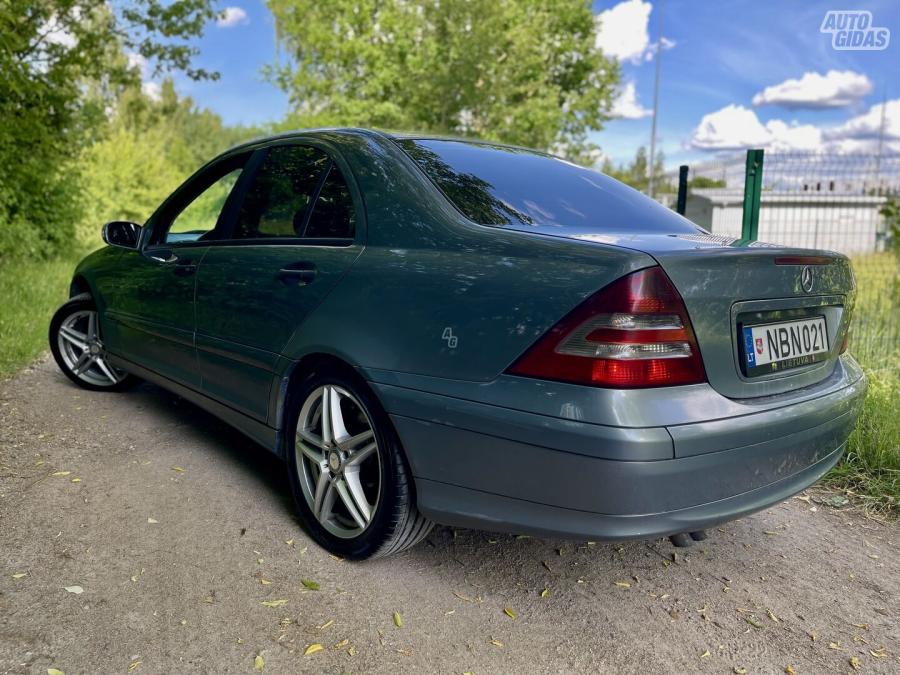 Mercedes-Benz c-220 2004 in Vilnius, with an engine capacity of 2.20 L and mileage of 330 thousand km for 2200 €, photo 12 on AUTOMOTO.COM.LV