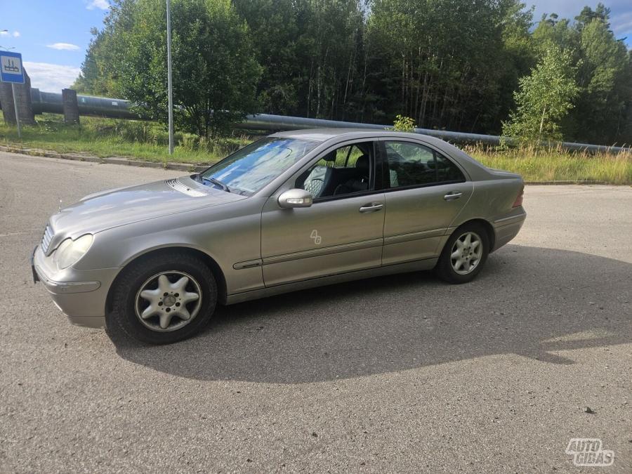 Mercedes-Benz c-220 2004 Visaginas, ar dzinēja tilpumu 2.20 L un nobraukumu 444 tūkst. km par 1350 €, foto 1 vietnē AUTOMOTO.COM.LV