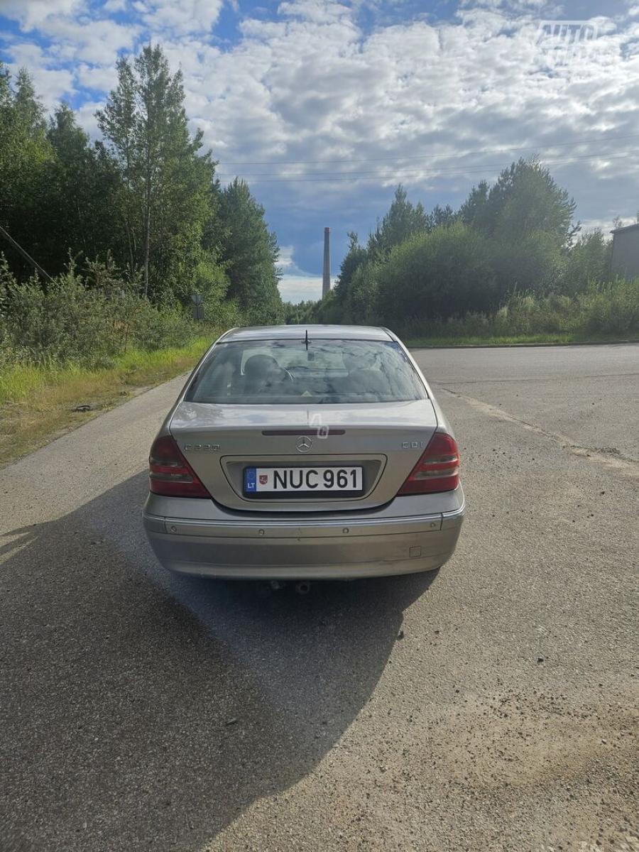 Mercedes-Benz c-220 2004 Visaginas, ar dzinēja tilpumu 2.20 L un nobraukumu 444 tūkst. km par 1350 €, foto 6 vietnē AUTOMOTO.COM.LV