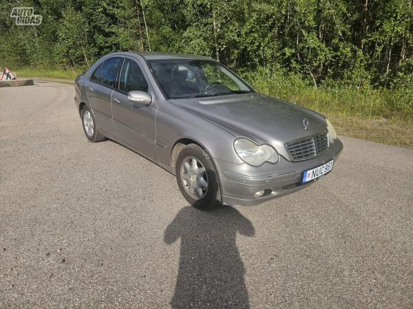 Mercedes-Benz c-220 2004 in Visaginas on AUTOMOTO.COM.LV Mercedes-Benz c-220 2004 in Visaginas, with an engine capacity of 2.20 L and mileage of 444 thousand km for 1350 €, photo 9 on AUTOMOTO.COM.LV