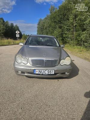 Mercedes-Benz c-220 2004 Visaginas, ar dzinēja tilpumu 2.20 L un nobraukumu 444 tūkst. km par 1350 €, foto 10 vietnē AUTOMOTO.COM.LV