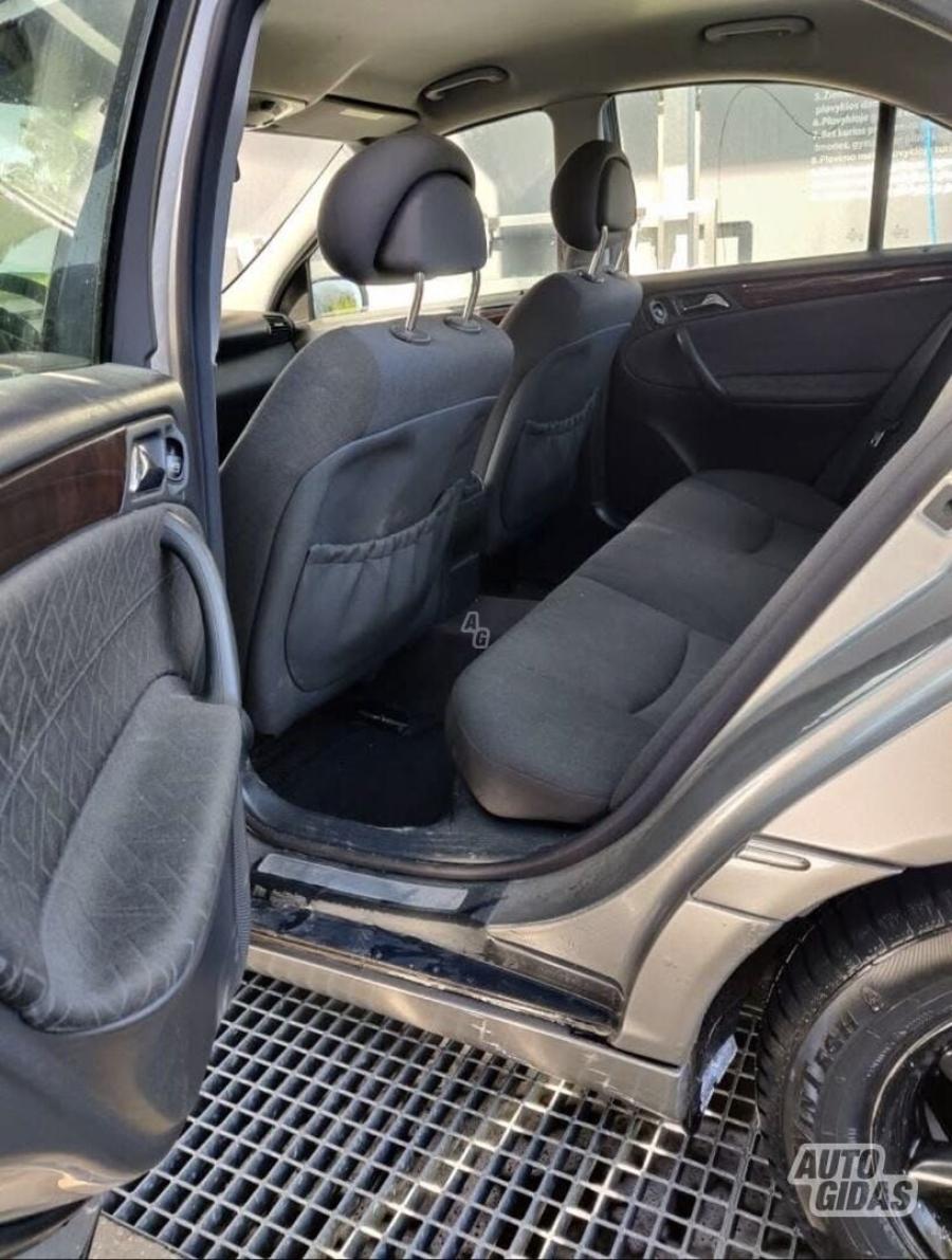 Mercedes-Benz c-220 2004 Joniškis, ar dzinēja tilpumu 2.20 L un nobraukumu 360 tūkst. km par 1550 €, foto 18 vietnē AUTOMOTO.COM.LV