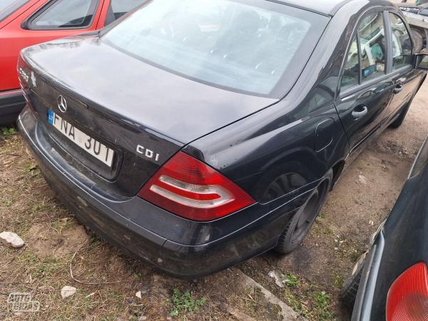 Mercedes-Benz c-220 2005 Zarasai, ar dzinēja tilpumu 2.20 L un nobraukumu 275 tūkst. km par 870 €, foto 3 vietnē AUTOMOTO.COM.LV