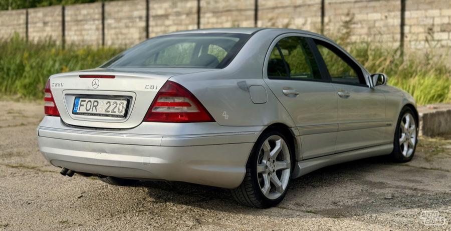 Mercedes-Benz c-220 2005 in Kaunas, with an engine capacity of 2.20 L and mileage of 412 thousand km for 1250 €, photo 5 on AUTOMOTO.COM.LV