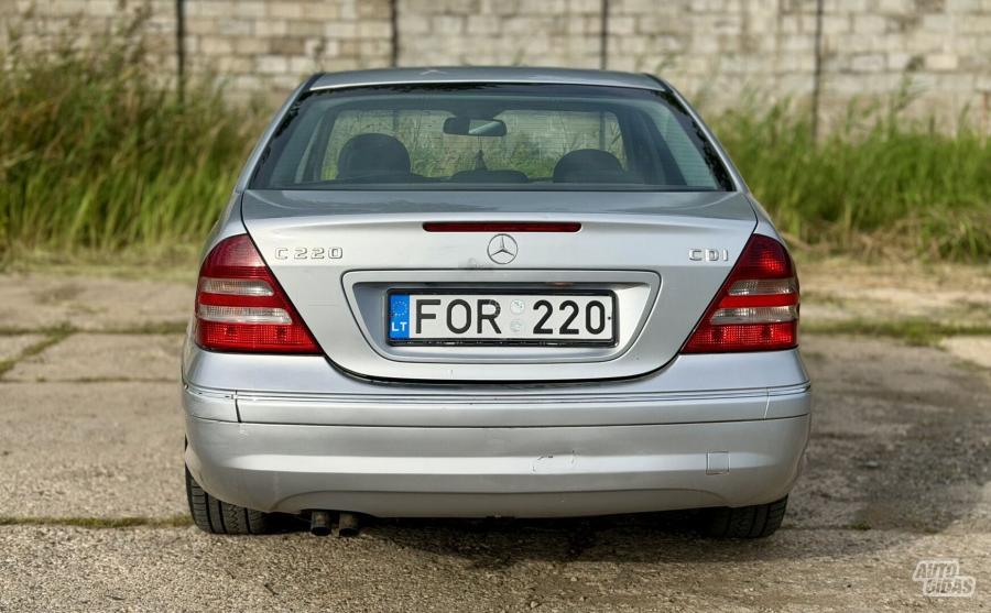 Mercedes-Benz c-220 2005 in Kaunas, with an engine capacity of 2.20 L and mileage of 412 thousand km for 1250 €, photo 8 on AUTOMOTO.COM.LV