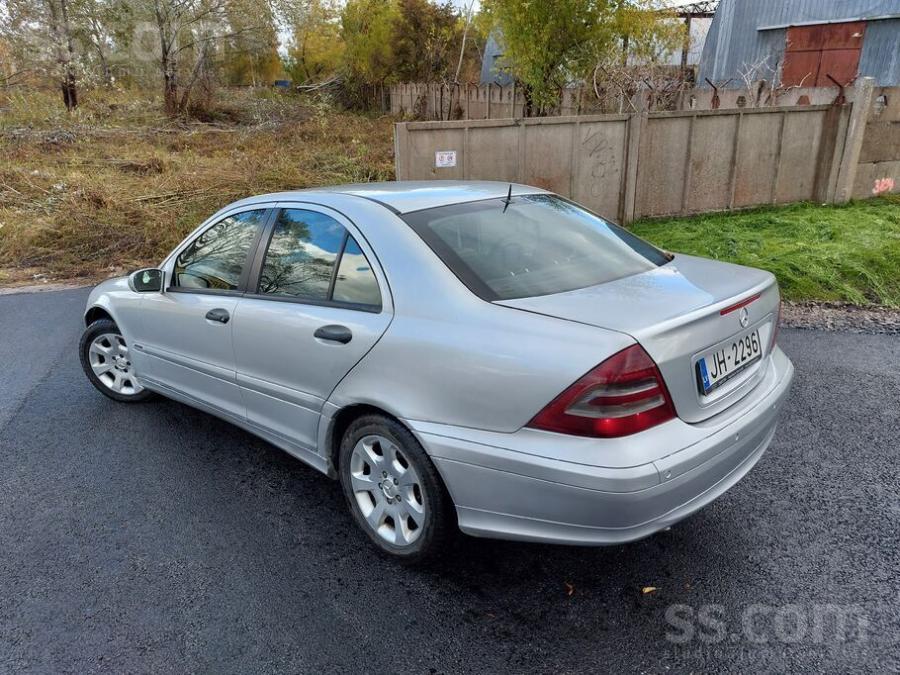 Mercedes-Benz c-220 2006 in Jelgava, with an engine capacity of 2.20 L and mileage of 372 thousand km for 1850 €, photo 3 on AUTOMOTO.COM.LV