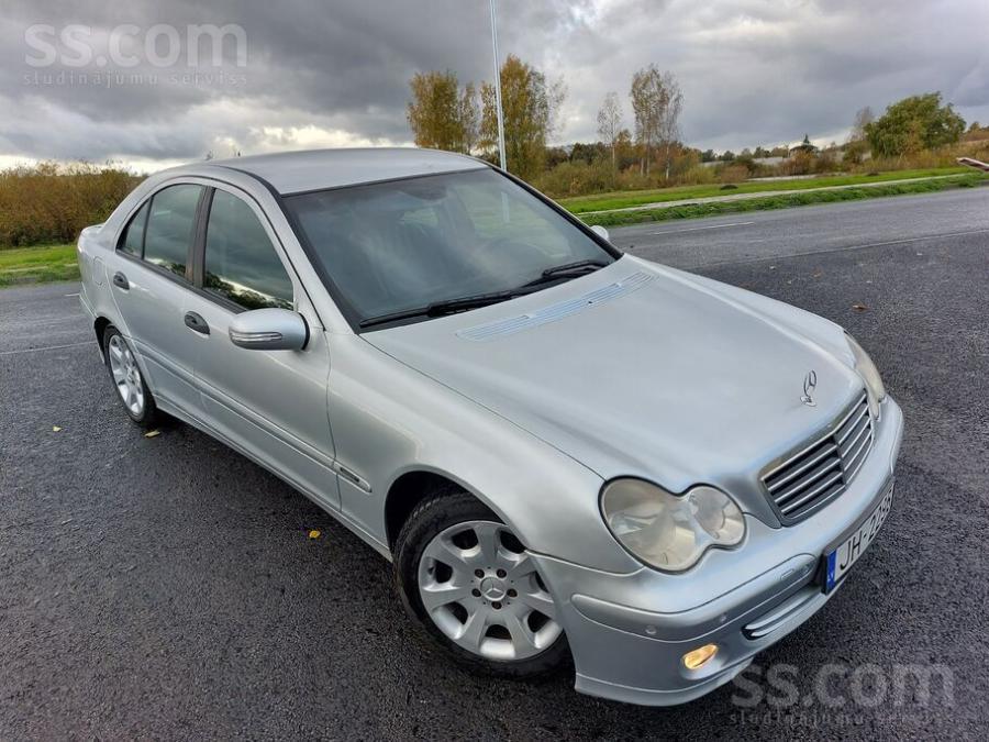 Mercedes-Benz c-220 2006 in Jelgava, with an engine capacity of 2.20 L and mileage of 372 thousand km for 1850 €, photo 4 on AUTOMOTO.COM.LV