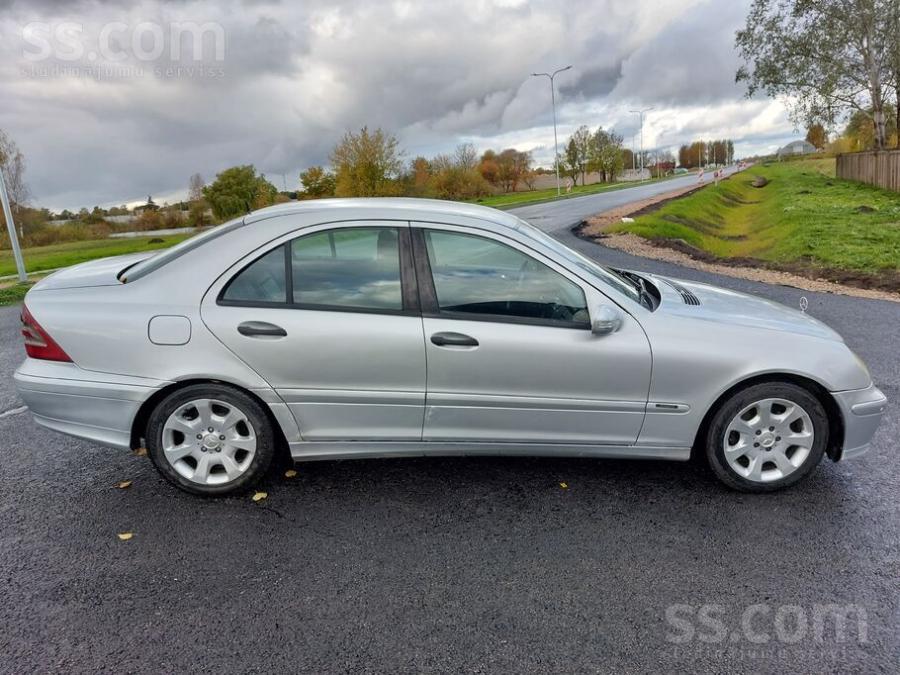 Mercedes-Benz c-220 2006 in Jelgava, with an engine capacity of 2.20 L and mileage of 372 thousand km for 1850 €, photo 5 on AUTOMOTO.COM.LV