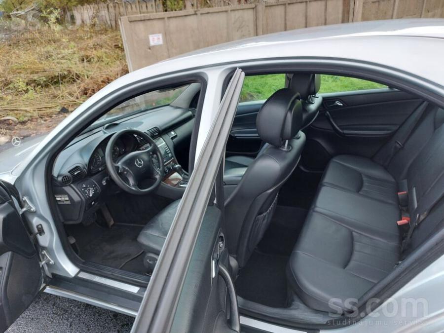 Mercedes-Benz c-220 2006 in Jelgava, with an engine capacity of 2.20 L and mileage of 372 thousand km for 1850 €, photo 9 on AUTOMOTO.COM.LV