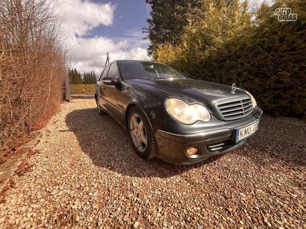 Mercedes-Benz c-220 2006 in Panevezys, with an engine capacity of 2.20 L and mileage of 434 thousand km for 2450 €, photo 9 on AUTOMOTO.COM.LV