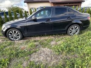 Mercedes-Benz c-220 2008 in Klaipeda, with an engine capacity of 2.20 L and mileage of 414 thousand km for 1550 €, photo 5 on AUTOMOTO.COM.LV