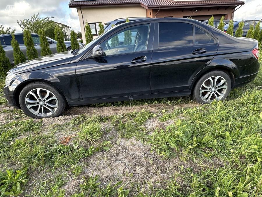 Mercedes-Benz c-220 2008 in Klaipeda, with an engine capacity of 2.20 L and mileage of 414 thousand km for 1550 €, photo 5 on AUTOMOTO.COM.LV