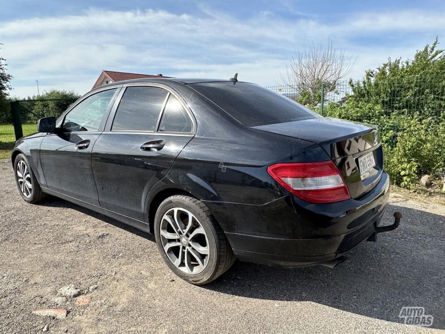 Mercedes-Benz c-220 2008 in Klaipeda, with an engine capacity of 2.20 L and mileage of 414 thousand km for 1550 €, photo 12 on AUTOMOTO.COM.LV