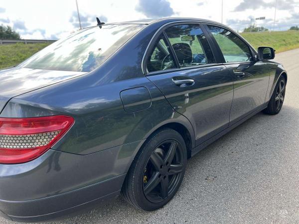 Mercedes-Benz c-220 2009 in Vilnius, with an engine capacity of 2.15 L and mileage of 390 thousand km for 2900 €, photo 7 on AUTOMOTO.COM.LV