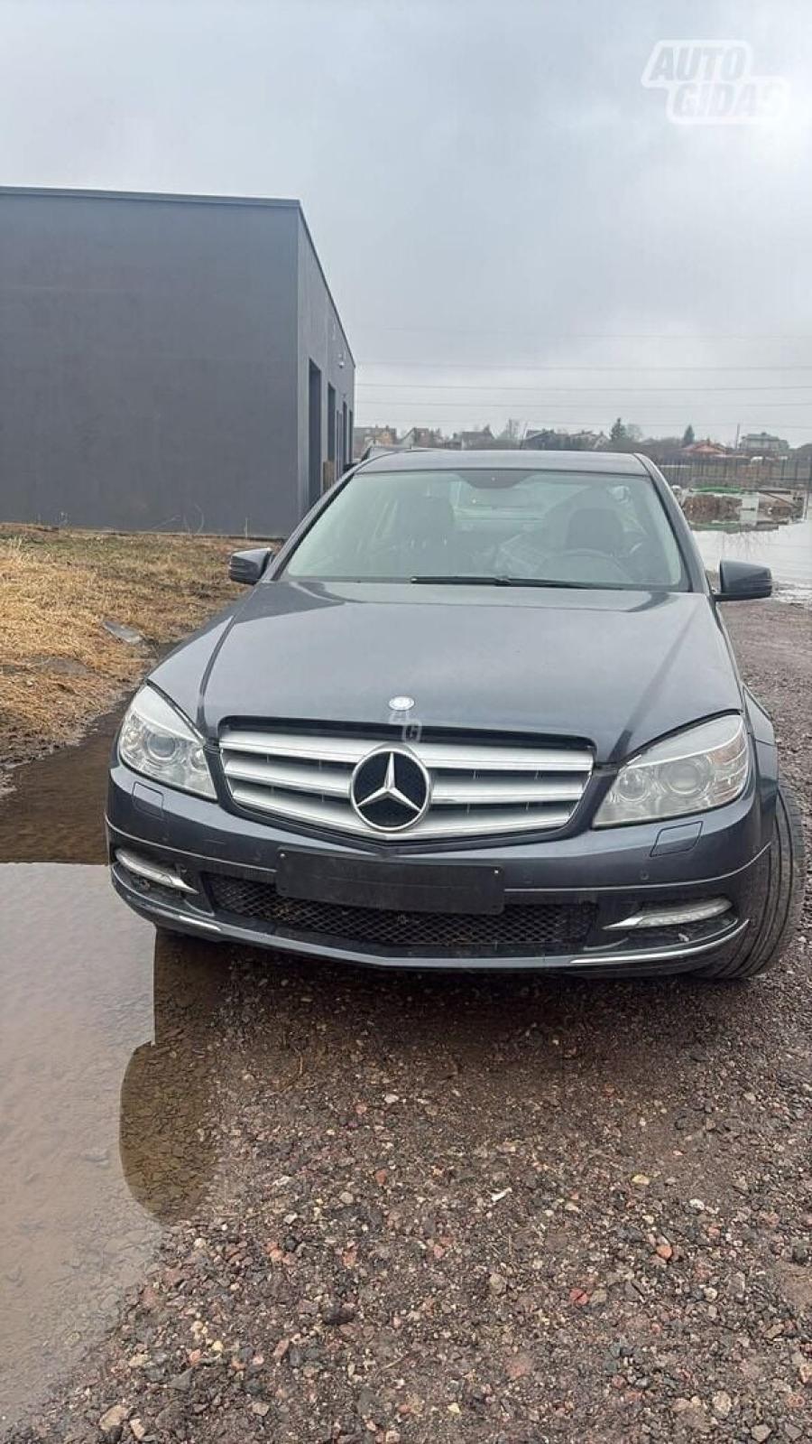 Mercedes-Benz c-220 2010 Šauļi, ar dzinēja tilpumu 2.20 L un nobraukumu 250 tūkst. km par 2000 €, foto 3 vietnē AUTOMOTO.COM.LV