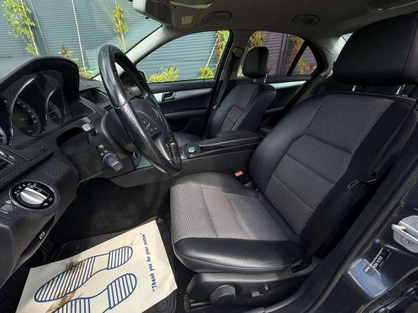 Mercedes-Benz c-220 2010 in Vilnius, with an engine capacity of 2.15 L and mileage of 238 thousand km for 5950 €, photo 10 on AUTOMOTO.COM.LV