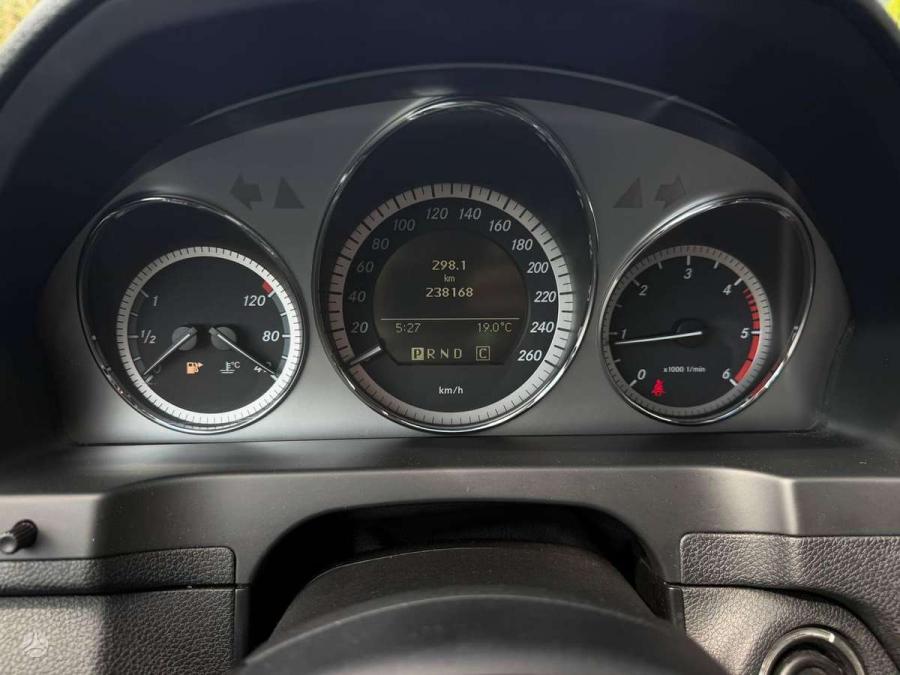 Mercedes-Benz c-220 2010 Viļņa, ar dzinēja tilpumu 2.15 L un nobraukumu 238 tūkst. km par 5950 €, foto 19 vietnē AUTOMOTO.COM.LV